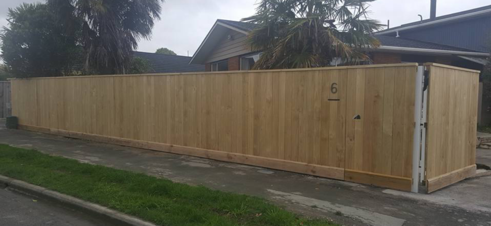 Timber fencing with electric gate | Mairehau | Bird Built